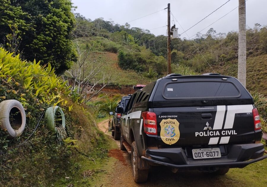 Policiais são aplaudidos por moradores de Santa Leopoldina após caça a ... Policiais são aplaudidos por moradores de Santa Leopoldina após caça a ...